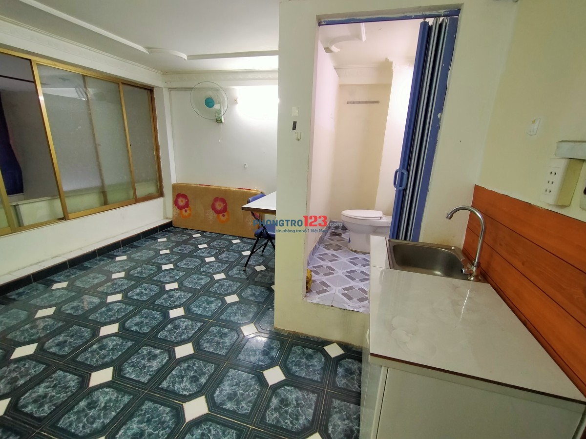 PHÒNG LẦU 1 , GẦN SÂN BAY , BV175 , ĐH MỞ , ĐH CÔNG NGHIỆP ,CHỢ TÂN SƠN ...